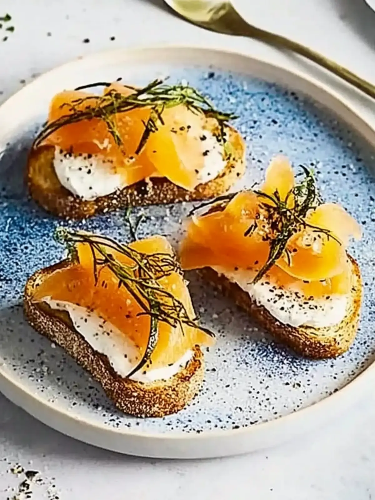 Irresistible Vegan ‘Smoked Salmon’ Toasts for Delicious Brunch